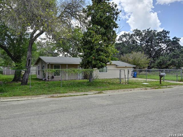 904 San Antonio