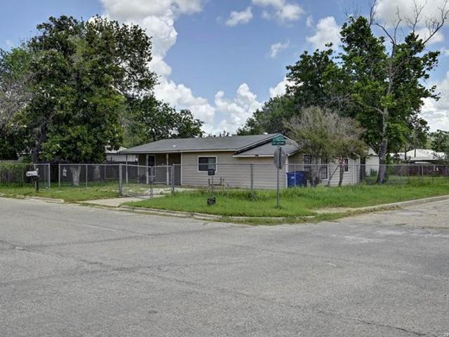 904 San Antonio St, Pleasanton, TX 78064