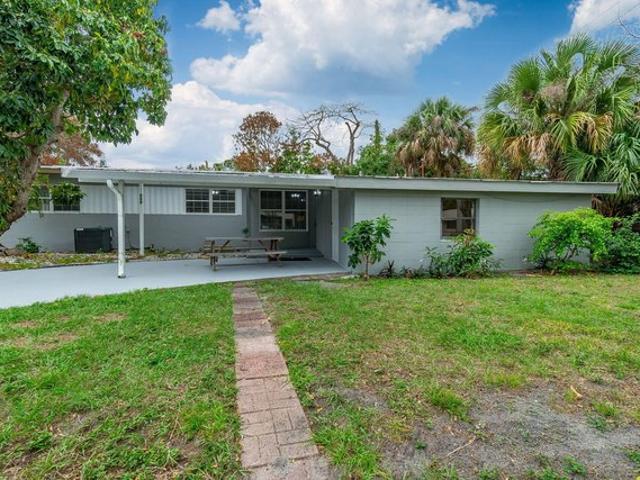 904 SE 16th St, Stuart, FL 34994