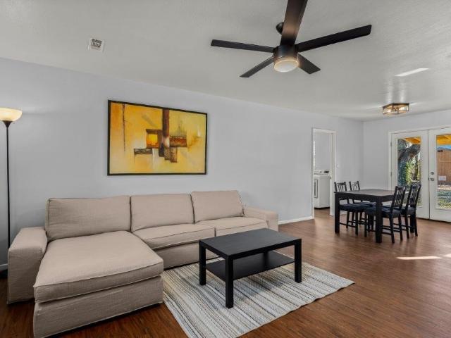 904 SE 4th Street