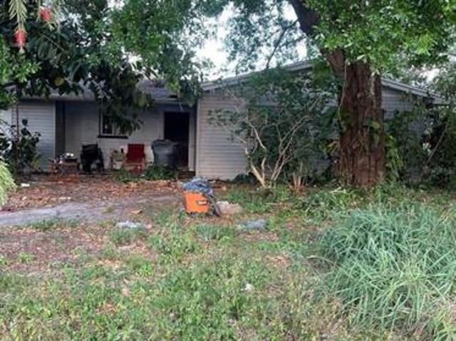 904 Spirit Lake Rd, Winter Haven, FL 33880