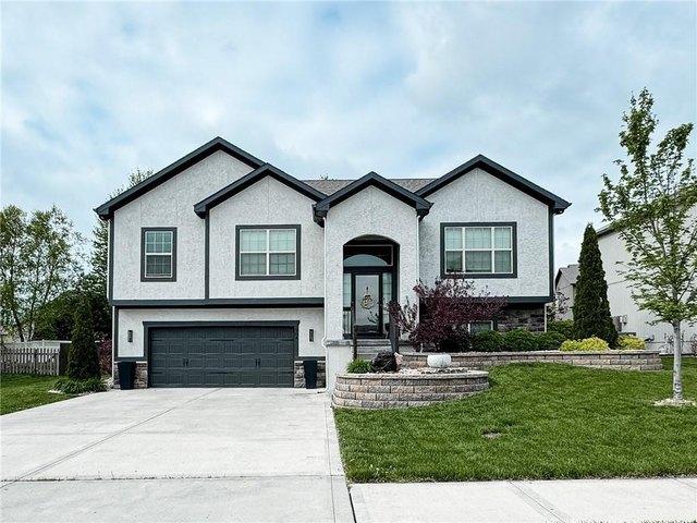 904 SW 35th St, Lee's Summit, MO 64082