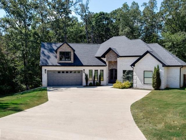 904 Rolling Forest Dr, Jonesboro, AR 72404