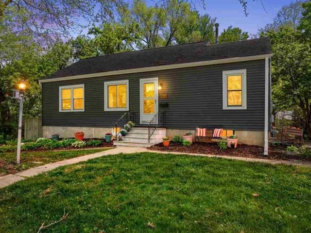904 Roosevelt St, Iowa City, IA 52240