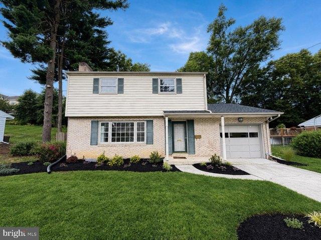 904 W Foxcroft Dr, Camp Hill, PA 17011