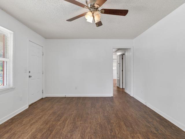 904 Woodale Circle