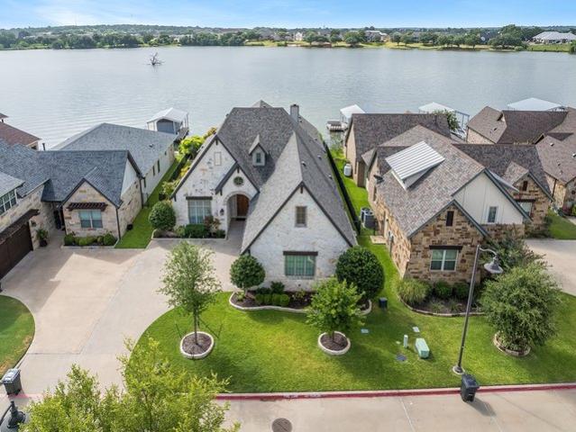904 Waterpoint Ct E, Granbury, TX 76048