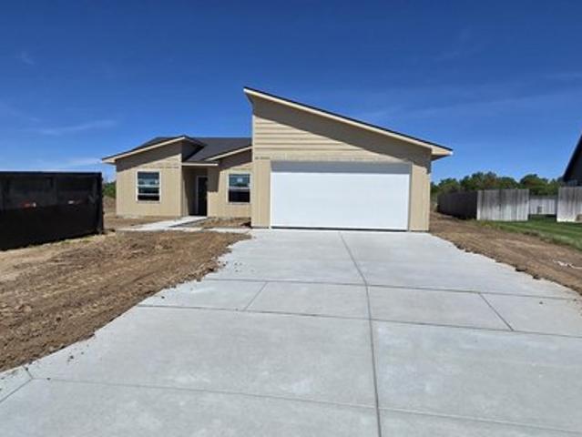 904 Trails Head Ct, Goddard, KS 67052