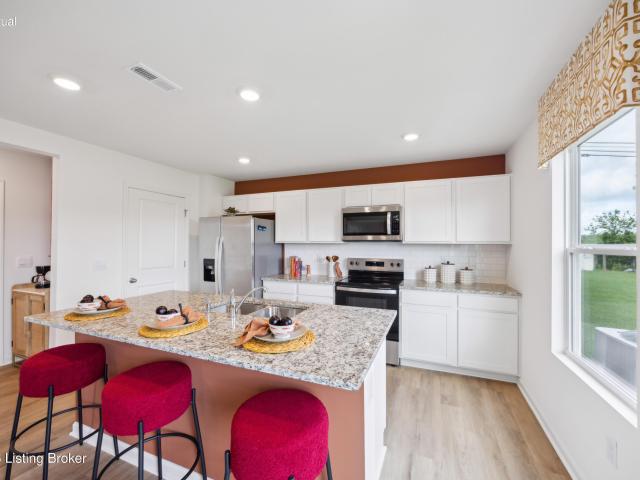904 Tristan Ln