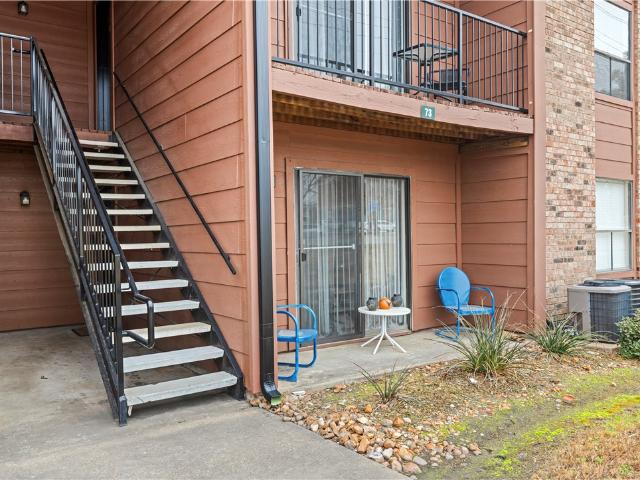 904 University Oaks Boulevard 73