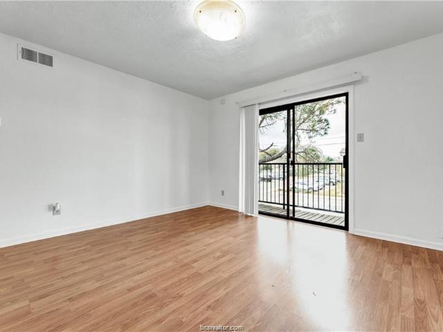 904 University Oaks Boulevard 8