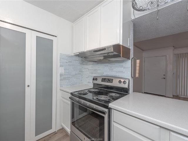 904 University Oaks Boulevard 99