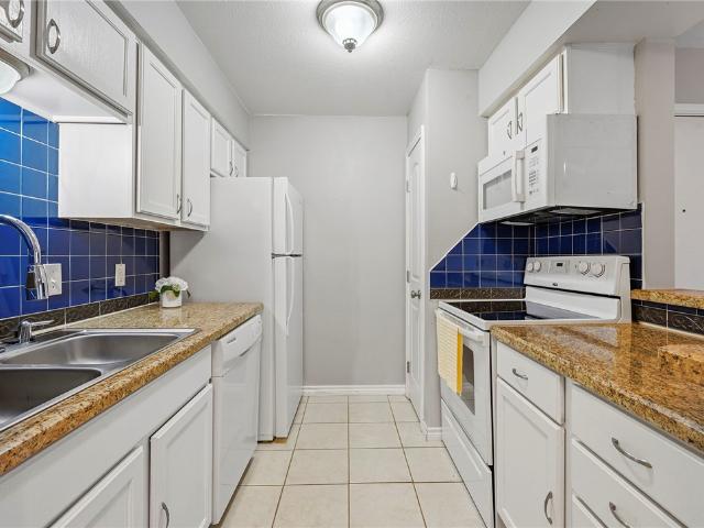 904 University Oaks Boulevard 123