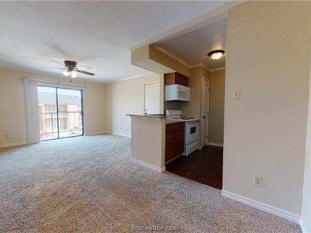 904 University Oaks Boulevard 20