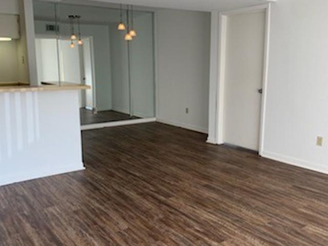 904 University Oaks 137
