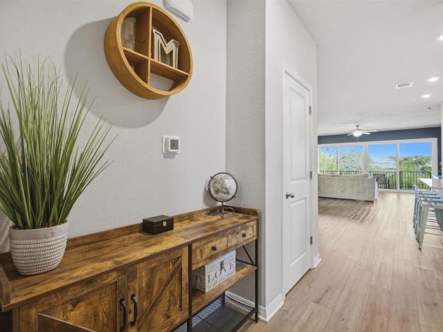 904 View Dr, Georgetown, TX 78628 | MLS #9989 | Compass