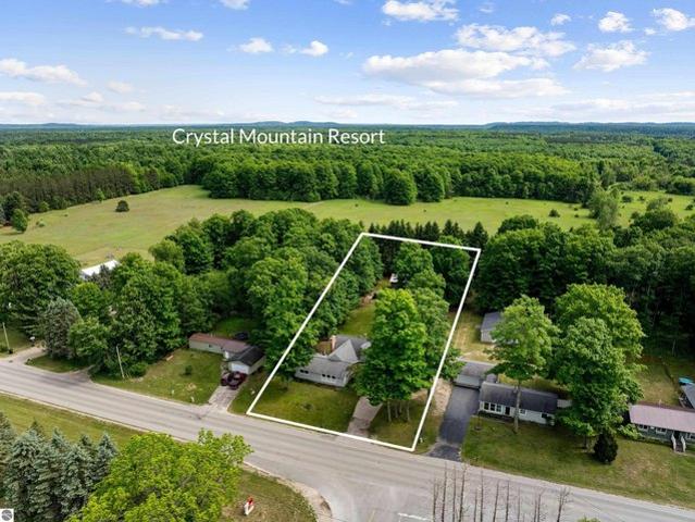9055 Homestead Rd, Benzonia, MI 49616