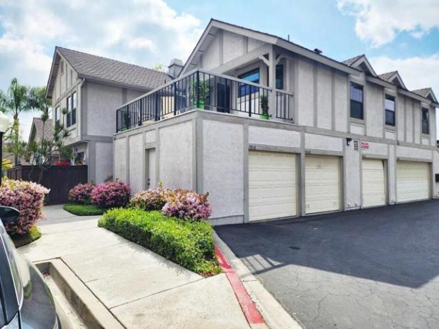 9058 Brownstone Cir #61, Cypress, CA 90630