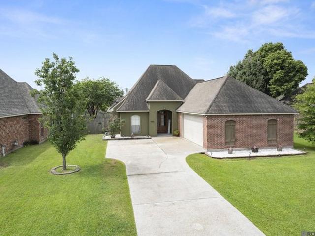 9050 Willow Point Dr, Denham Springs, LA 70726