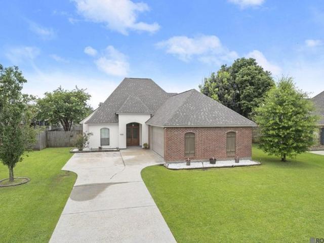 9050 Willow Point Dr, Denham Springs, LA 70726