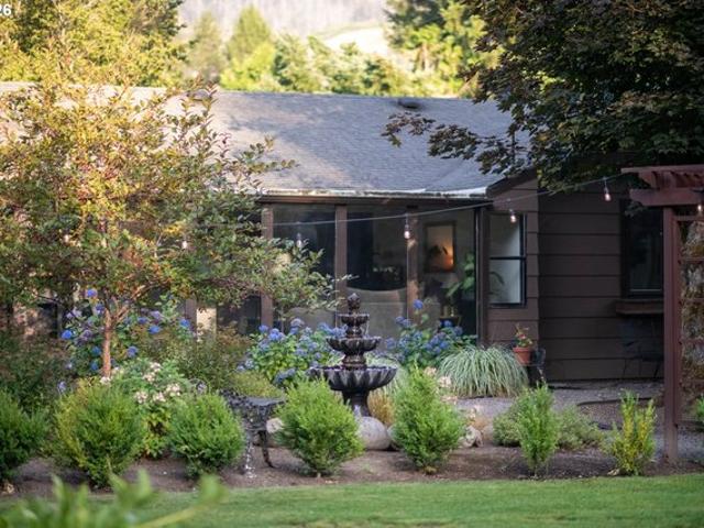 90514 Lure Ln, Leaburg, OR 97489