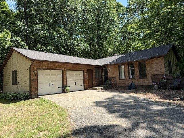 9051 Algoma Ave NE, Rockford, MI 49341