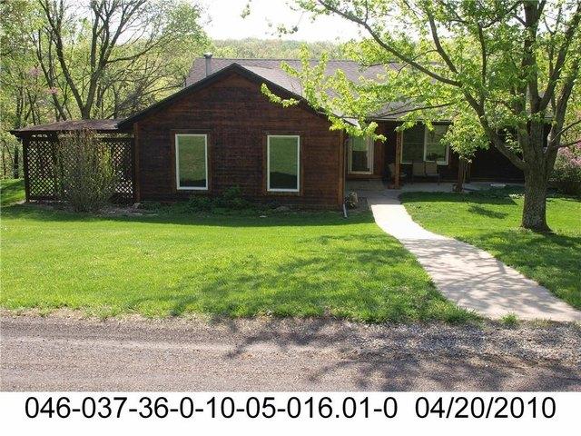 9051 Hillview Dr, De Soto, KS 66018