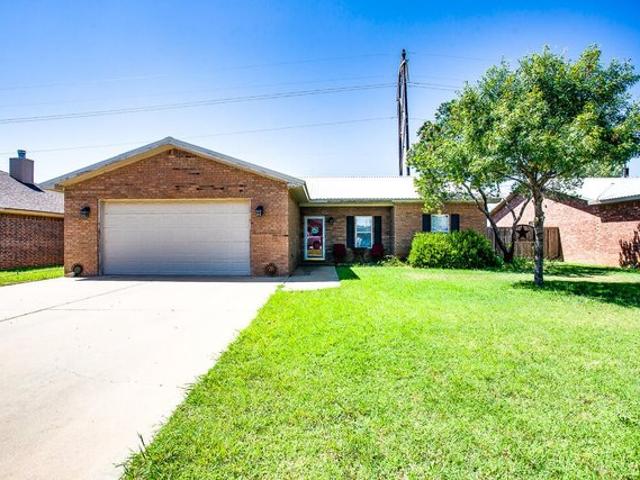 905 11th St, Wolfforth, TX 79382