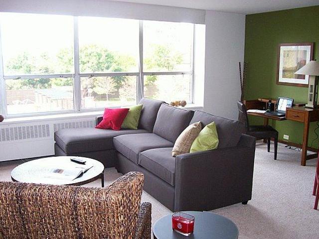 $905 / 1br available April 15th! HEAT included! Downtown Milwaukee map