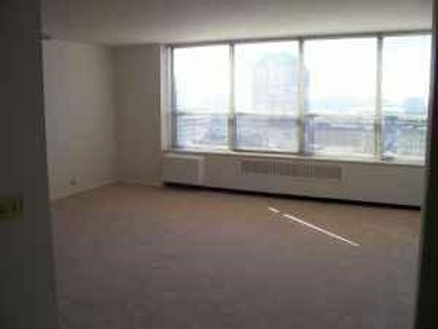 $905 / 1br *Beautiful 1bdrm sublet 2nd flr FREE heat Indoor Parking. * Downtown Milwaukee
