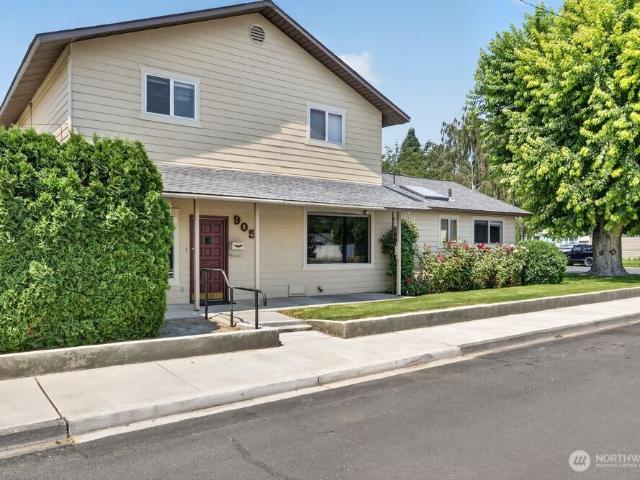 905 4th Ave SE