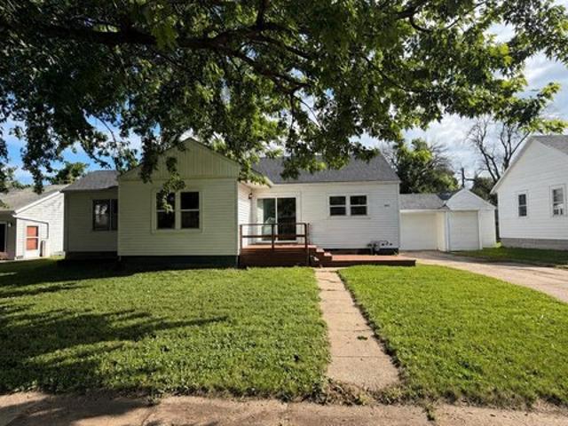 905 5th St, Sheldon, IA 51201
