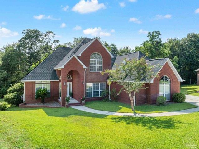 905 Caterpillar Ln, Cantonment, FL 32533