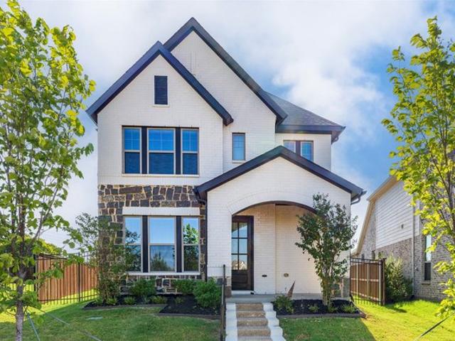 905 Carnation Dr, Crowley, TX 76036