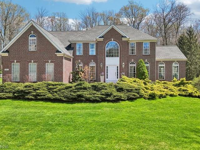 905 Cascades Dr, Aurora, OH 44202