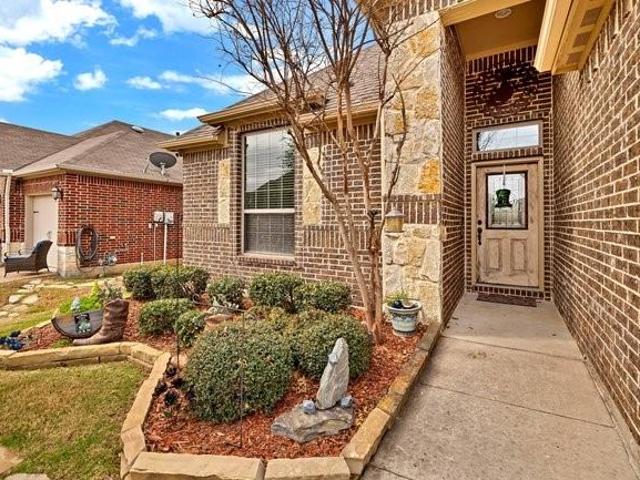 905 Cloudlock Dr, Saginaw, TX 76179 | MLS #21214 | Compass
