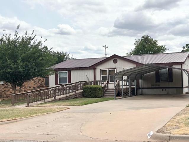 905 Avenue J NW, Childress, TX 79201