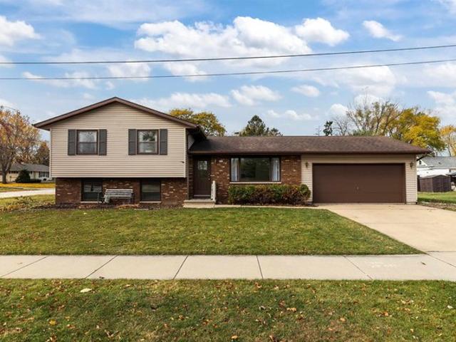 905 Bauman St, Oshkosh, WI 54902