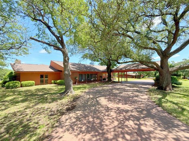 905 Bennett Dr, Bowie, TX 76230 | MLS #20955