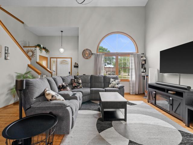 905 E Twin Oaks Dr