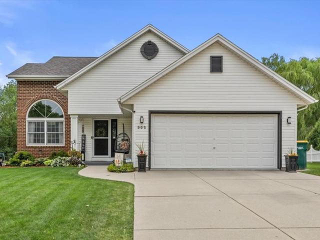 905 E Twin Oaks Dr, Oak Creek, WI 53154