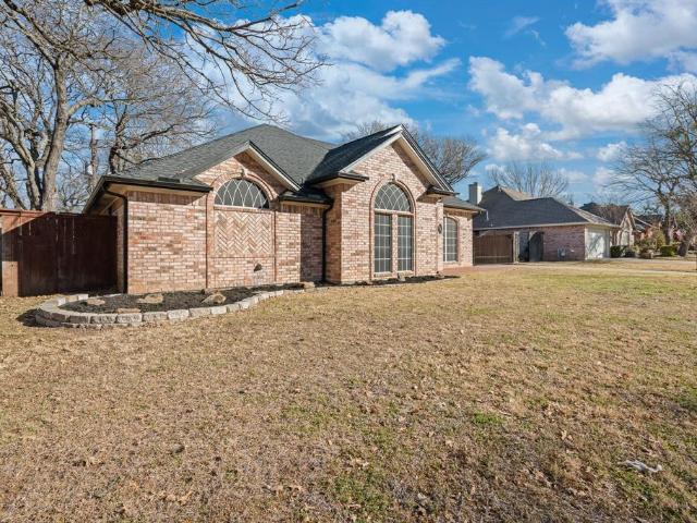 905 Evandale Rd, Burleson, TX 76028 | MLS #21165