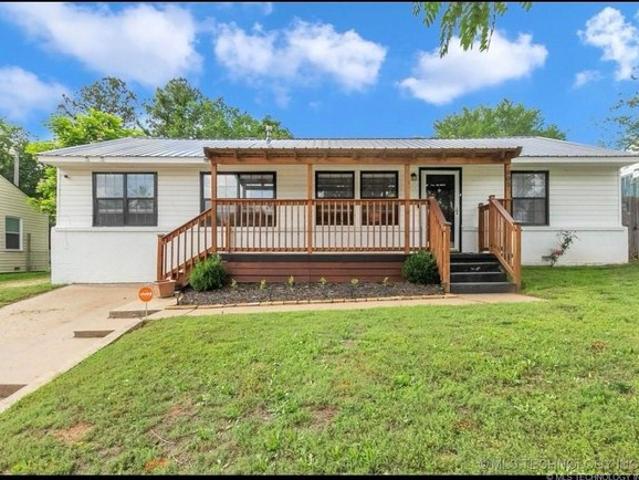 905 Forest Dr, Sand Springs, OK 74063