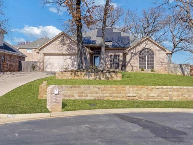 905 Forest Hollow Dr, Hurst, TX 76053