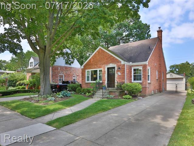 905 Forestdale Road