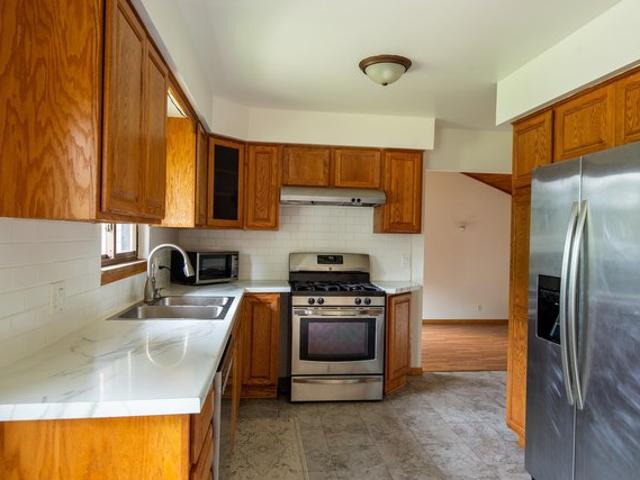 905 Flora Ln, Madison, WI 53714