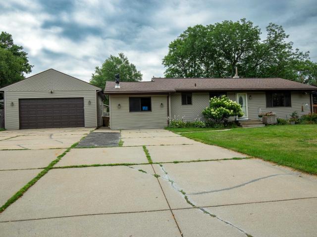 905 Flora Lane