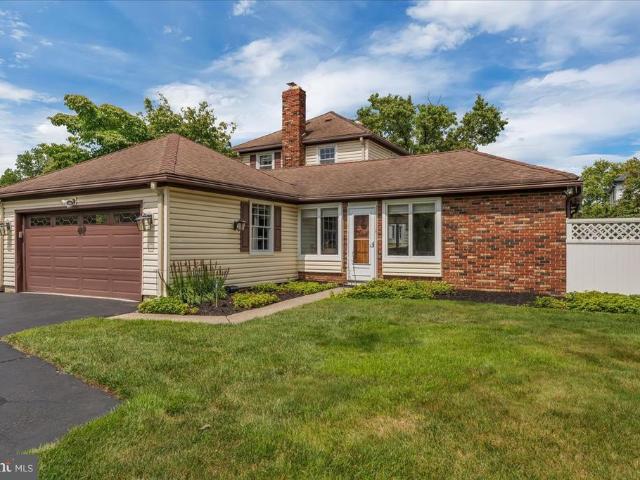 905 Knoll Court