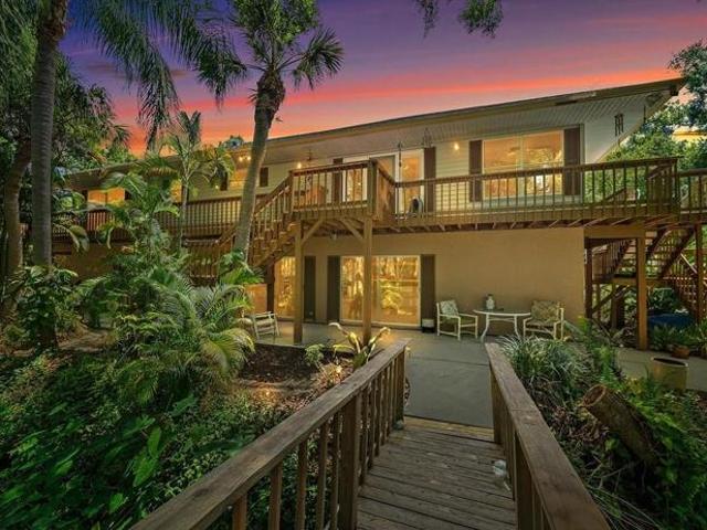 905 Keyway Rd, Englewood, FL 34223
