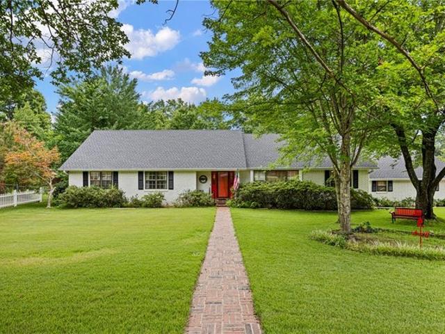 905 Kings Ct, Russellville, AR 72801
